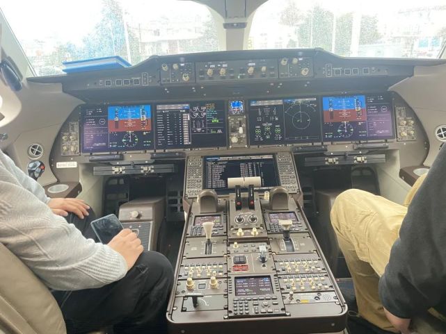 现场｜国产大飞机C919正式交付东航，内部怎么样？_腾讯新闻