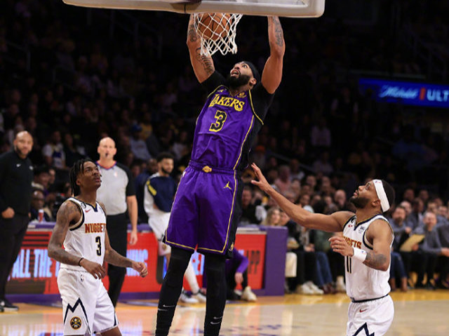 大爆冷！残阵湖人掀翻西部第3 老詹连刷纪录 威少成近31年首人_腾讯新闻