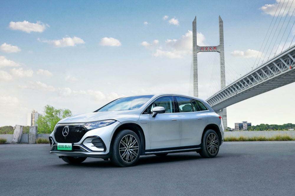 当奔驰和卡梅隆聊起《阿凡达》时，他们的重点都不仅仅是汽车_腾讯新闻