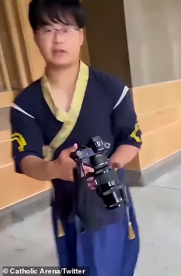 性感修女”悉尼大教堂外拍摄被驱赶，亚裔摄影师狼狈删照片腾讯新闻