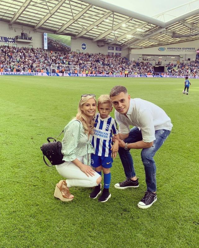 女友宣？特罗萨德女友晒球员穿阿森纳球衣图_腾讯新闻