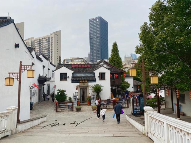 湖州不属于嘉兴市，而是浙江省另一座单独的地级市，因太湖而得名_腾讯新闻