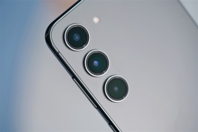 最坚硬的性能小刚炮！三星Galaxy S23评测：机皇称号得以延续_腾讯新闻