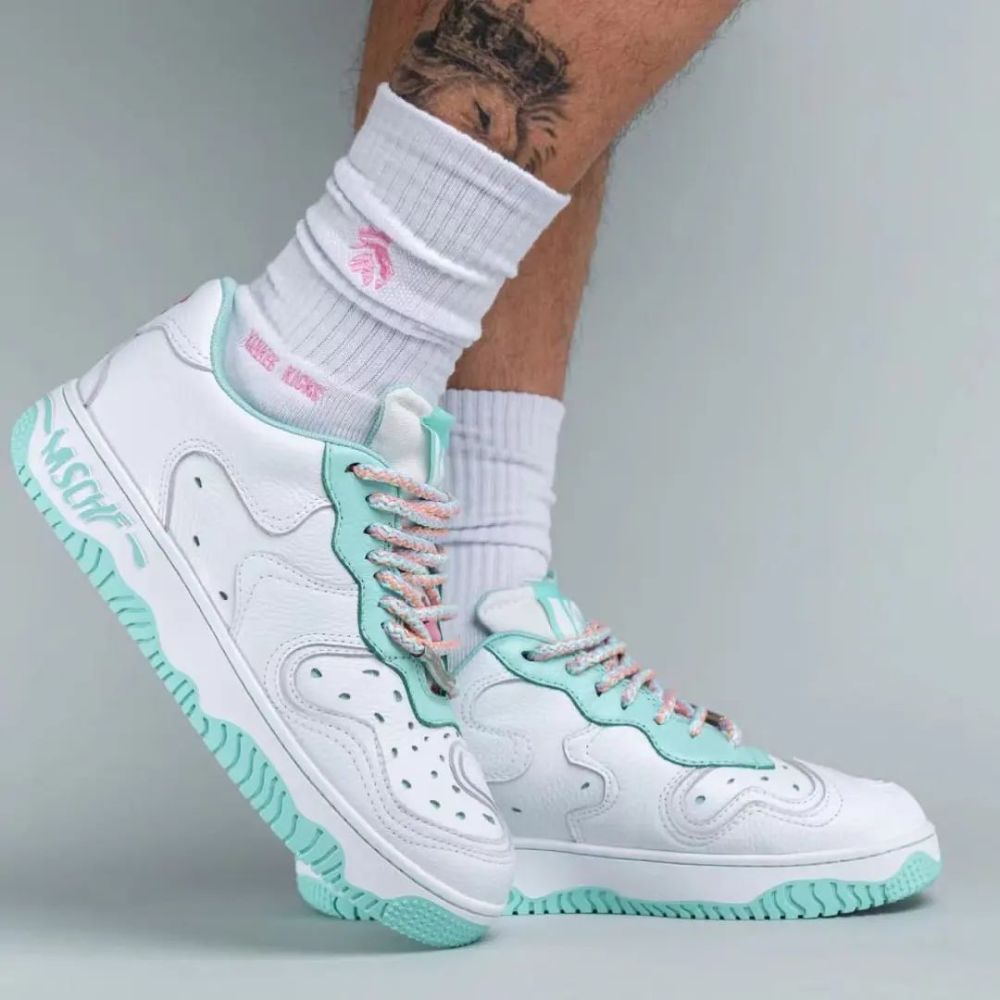 火出圈的MSCFH又要来了？新款球鞋本月登场！_腾讯新闻