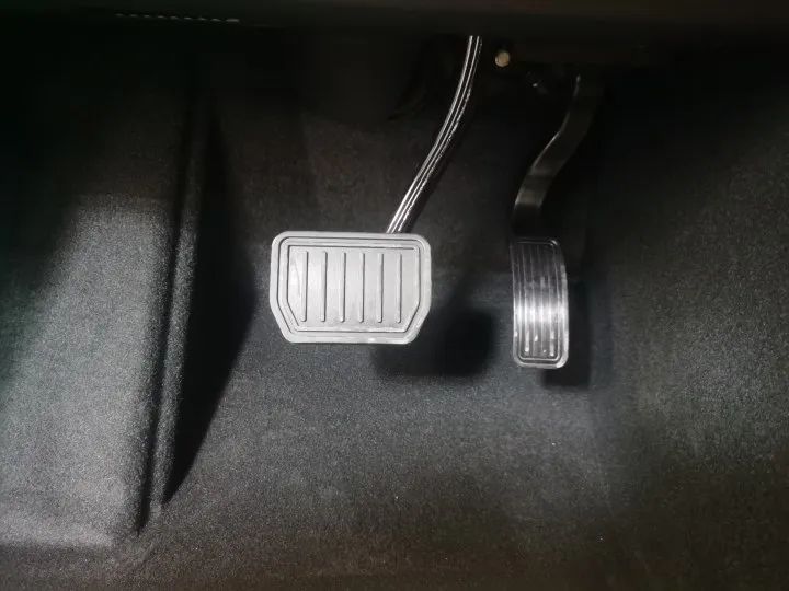 交回选择权，特斯拉取消强制单踏板_腾讯新闻