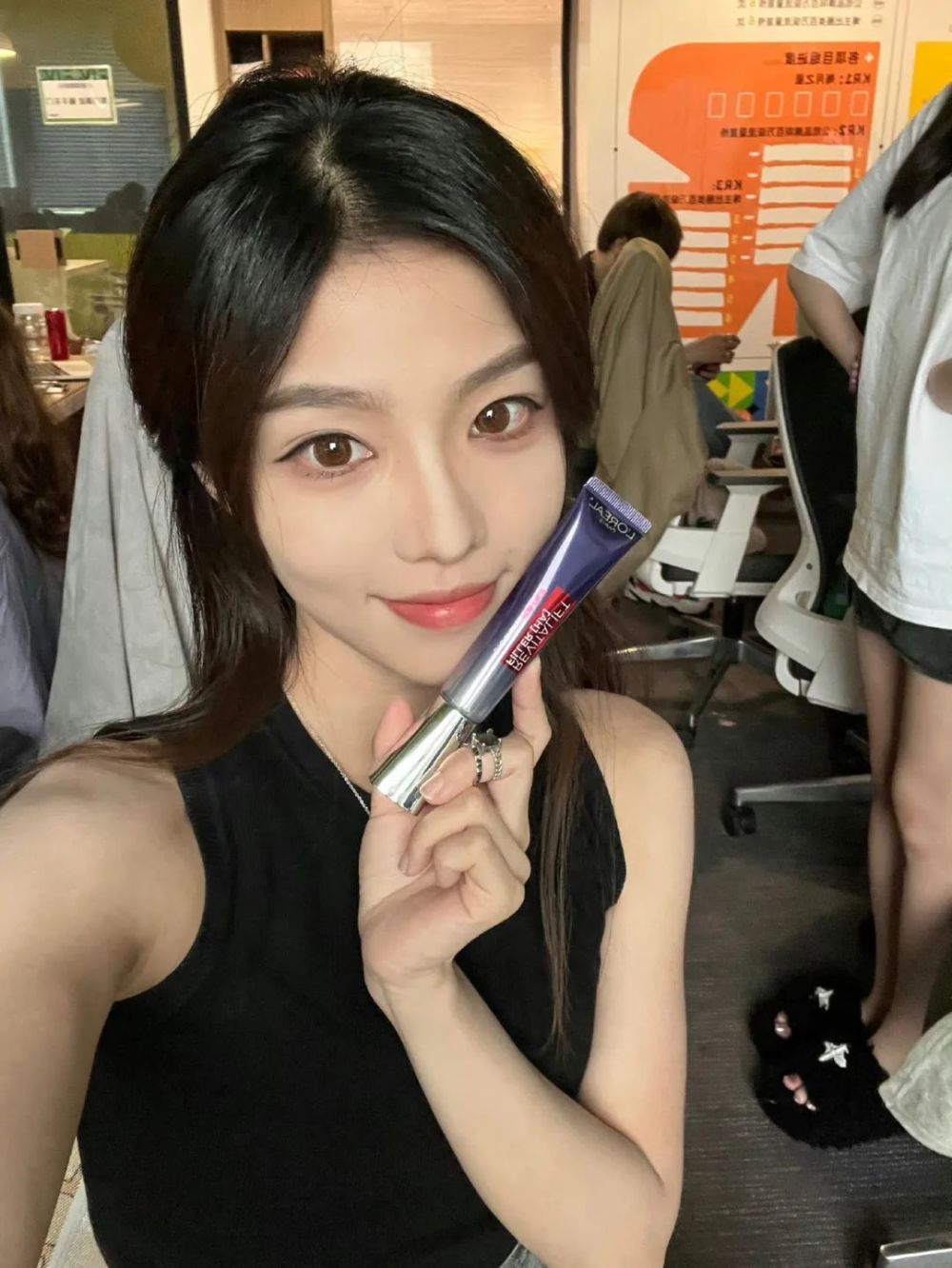 四百万女网红被ai换脸，视频在网上进行售卖，更有专属定制版！网红：造谣的成本太低了！腾讯新闻