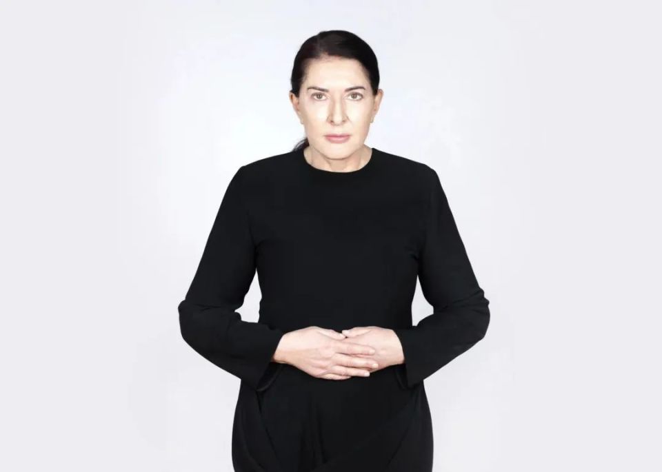 个展首次亮相上海，行为艺术之母Marina Abramović：相比观看艺术，或许你更想成为其中的一部分_腾讯新闻