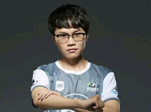 iG一套S7阵容遭LGD暴打！阿水有多重要？天才AD也是指挥_腾讯新闻