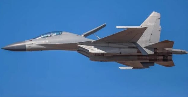 振奋！中国空军歼-16挂载YJ-83K反舰导弹，航空制海意义非凡_腾讯新闻