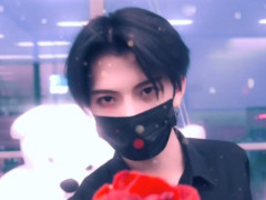 Master Qihe’s sister’s face is exposed, her skin is fair and delicate ...