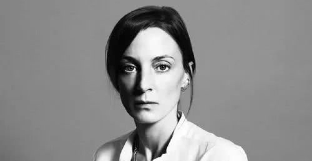 迷倒王菲、成就Céline，信仰极简主义的她才是2020的“时尚标杆”_腾讯新闻