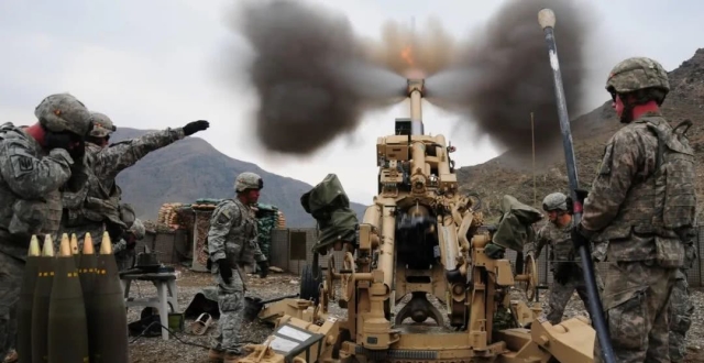 射程高达40公里，使用钛合金打造，小身材大威力的M777榴弹炮_腾讯新闻