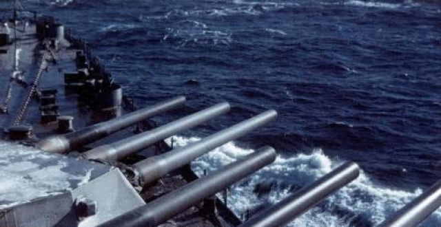 一枚406mm舰炮炮弹：6名舰员也扛不起来，重量竟然高达1.225吨_腾讯新闻