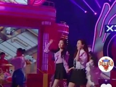 Guan Xiaotong Weiya is on the same stage, who noticed what Guan ...