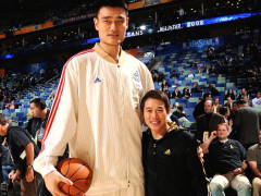 What car is worthy of "giant" Yao Ming? Seeing him custom-made a 2.8 ...