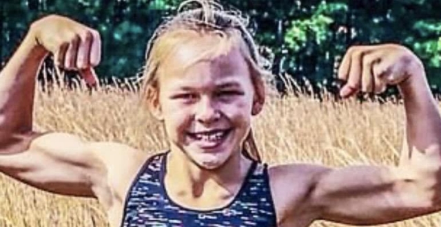 美10岁体操女孩炫6块腹肌，少女“金刚芭比”，每周训练超30小时_腾讯新闻