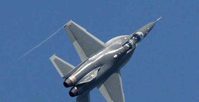 L-15B：教练机能空战，且能对地打击，让他国飞行员羡慕_腾讯新闻