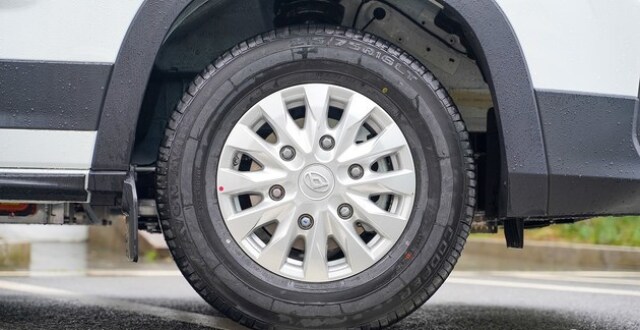 比想象中要好开 体验上汽大通MAXUS EV90电尊王_腾讯新闻