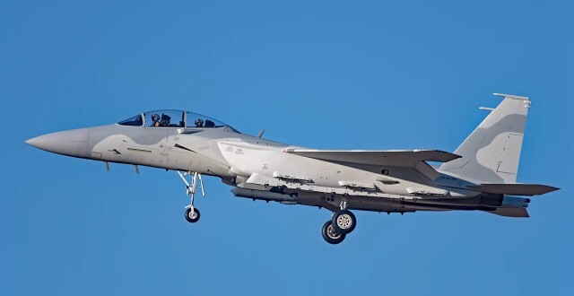 美军新型F-15大换血！全面升级电传飞控系统，座舱还配备“大彩电”_腾讯新闻