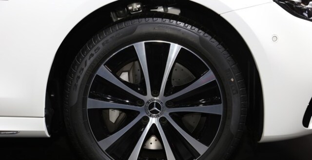 2021上海车展：最强国产E级到来 北京奔驰E350eL实拍图解_腾讯新闻