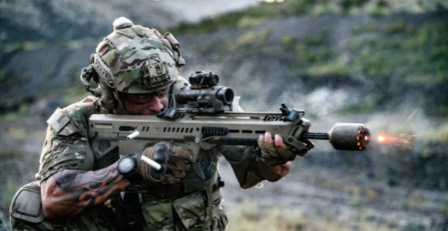 美军“下一代班组武器”计划合同变更 孤星接盘RM277无托枪械_腾讯新闻