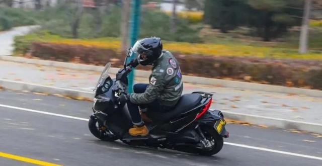 车评：玩乐属性拉满，实用功能也没落下的光阳Racing X150_腾讯新闻