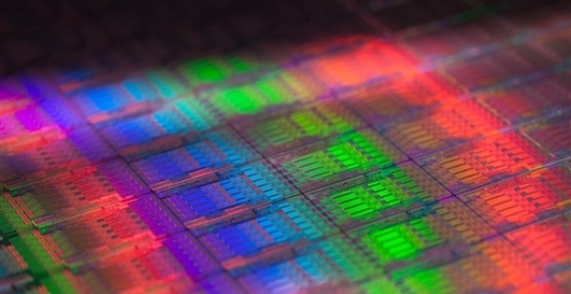 Intel斥资200亿美元建芯片工厂 7nm处理器2023年问世_腾讯新闻