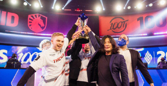 我心仍是中国心！100T华裔选手FBI队服背身印制中国国旗_腾讯新闻