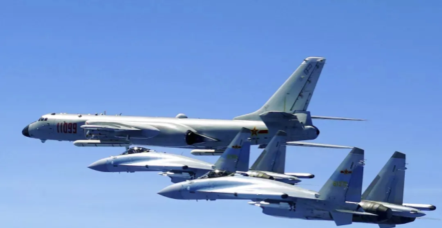 中国轰-6K携带4枚YJ-12A高调亮相，我军航空制海能力如何？_腾讯新闻