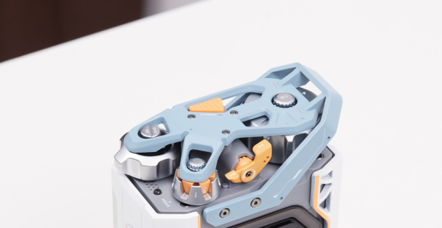 魅族 PANDAER X 猫王 XOG 赛博蓝牙音箱图赏_腾讯新闻