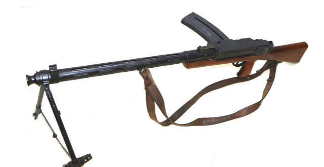 图说：瑞士LMG25轻机枪 达到通用机枪的标准 一名士兵即可操作_腾讯新闻