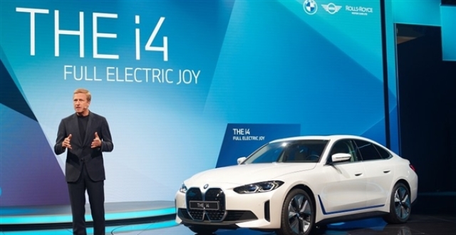 宝马CEO嘲讽特斯拉不属于豪华车：我们的质量和可靠性不同_腾讯新闻