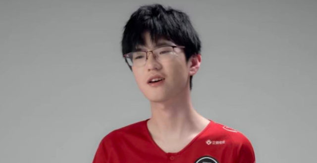 “EDG冠军皮肤太帅了！”EDG皮肤原画全曝光，破败王八块腹肌C位出道，圆脸佐伊可爱亮相_腾讯新闻