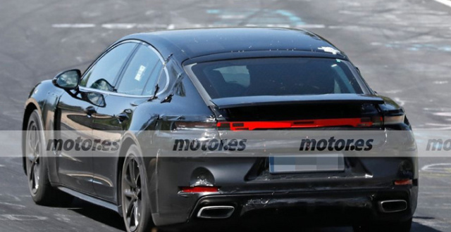 最快年底亮相！保时捷新款帕拉梅拉曝光，内饰升级四块大屏更豪华_腾讯新闻