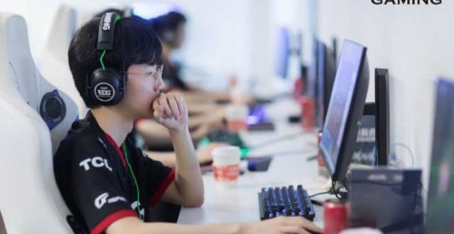 EDG 2-1 iG Viper泽丽超前发育输出爆表_腾讯新闻