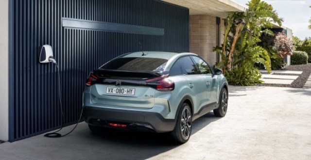 雪铁龙C4X曝光 采用跨界元素设计/或将于本周亮相_腾讯新闻