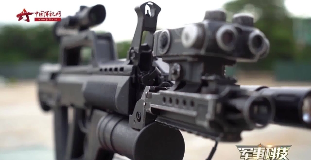 重量轻 射击精度高 95-1式自动步枪能安装哪些配件呢_腾讯新闻