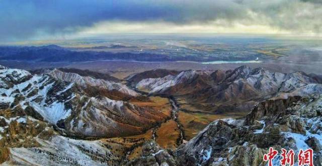 青海戈壁滩里的“金色世界”：打造“现代诗城·浪漫之都”_腾讯新闻