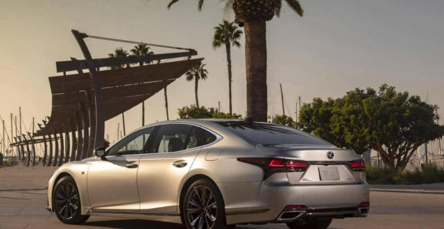 雷克萨斯LS300曝光，搭凯美瑞同款发动机，“大号ES”真来了？_腾讯新闻