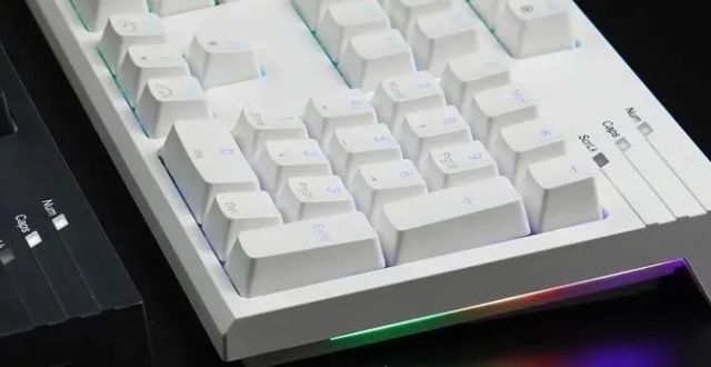 高性价比皇牌 RK R104机械键盘上手简评_腾讯新闻