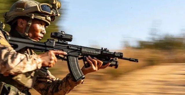 191步枪配套的新型枪挂榴弹发射器首次公开曝光，批量适配或指日可待！_腾讯新闻