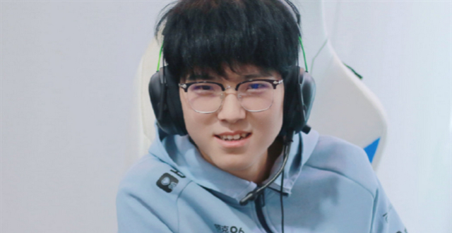 scout零封EDGY，小中单被吐槽“寒假工”，在EDG兼职打比赛？_腾讯新闻