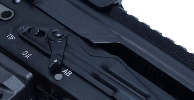 图说：AK-12M1步枪改进细节 保险经过完善 提升人体工程学设计_腾讯新闻