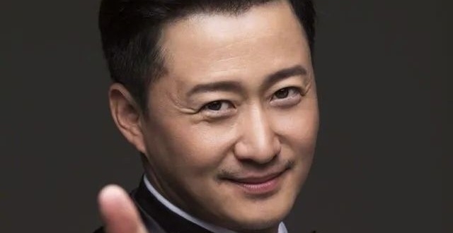 硬汉吴京被扒早期采访，网友爆笑：好恋爱脑一男的！_腾讯新闻