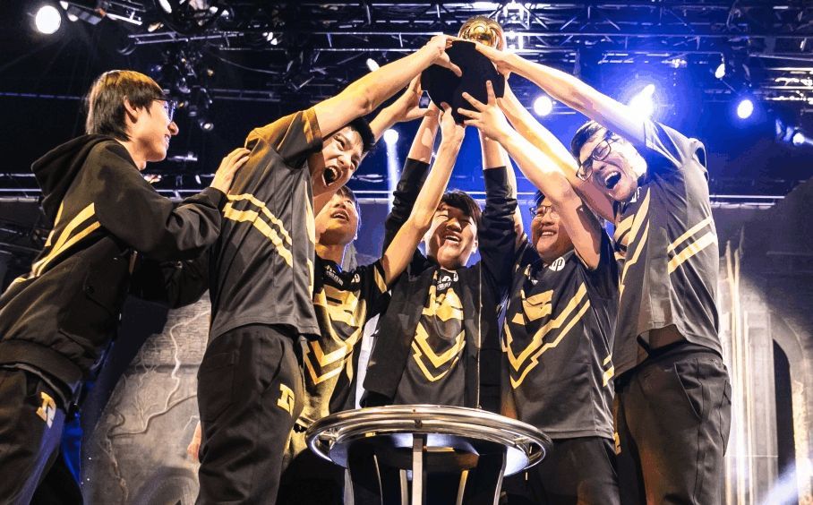 RNG头像成新的时尚标杆 可爱迷人的小狗 引多家战队效仿