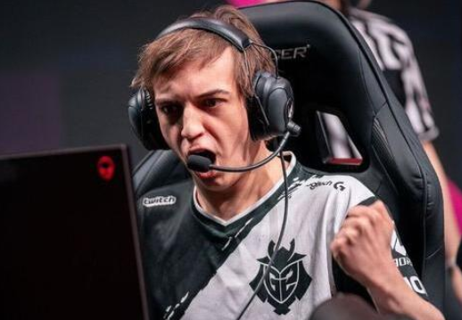 G2战队官推再次发文，看到对DWG的宣言，网友：被揍过还这么快乐