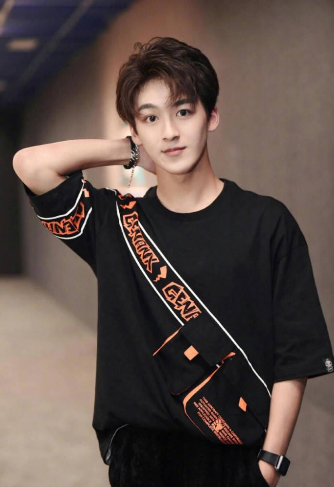 何洛洛wink图片壁纸-千图网