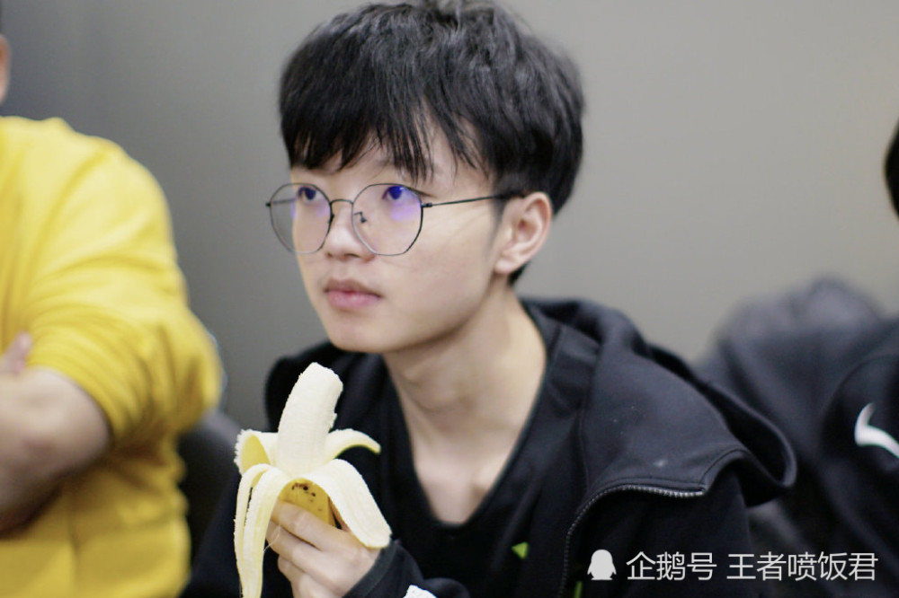 LPL德杯：蕉太狼、Knight中单一哥之争，iboy将成胜负关键！