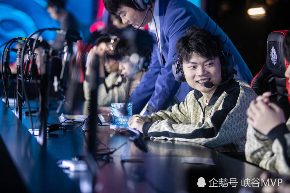 QG队员采访，FIy对妖刀的“冬冠评价”，透露替换刺痛的原因