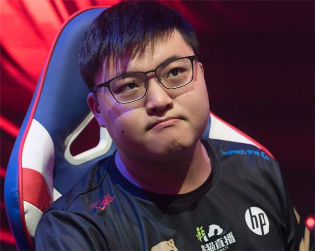 uzi和姿态探讨ES胜利秘诀，坦言队中有二代theshy，还有二代小天